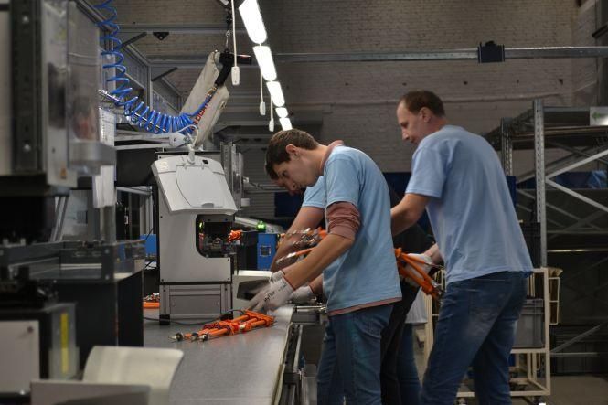 Новий завод “SEBN UA” вже працює у Хмельницькому. Що і як там роблять ...