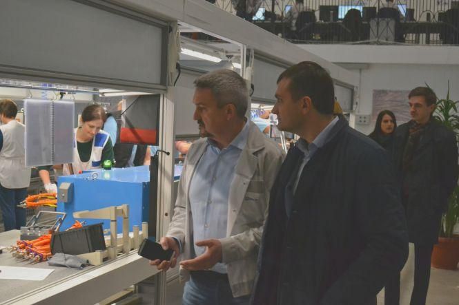 Новий завод “SEBN UA” вже працює у Хмельницькому. Що і як там роблять ...