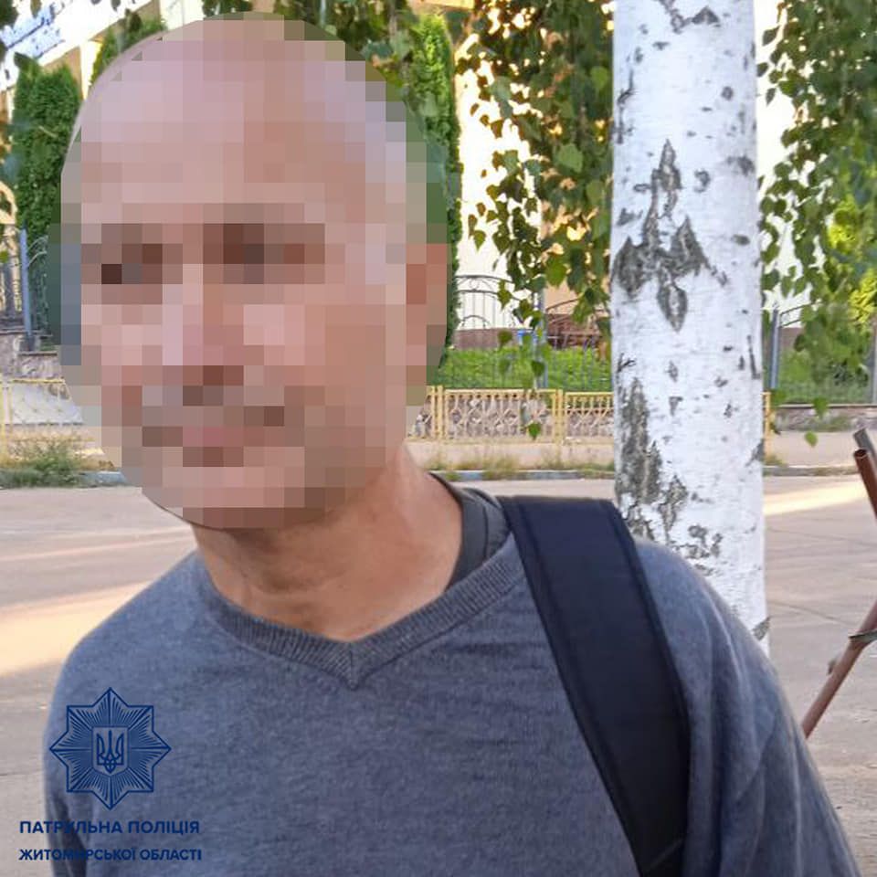 У Житомирі затримали чоловіка який фотографував військові обєкти 20
